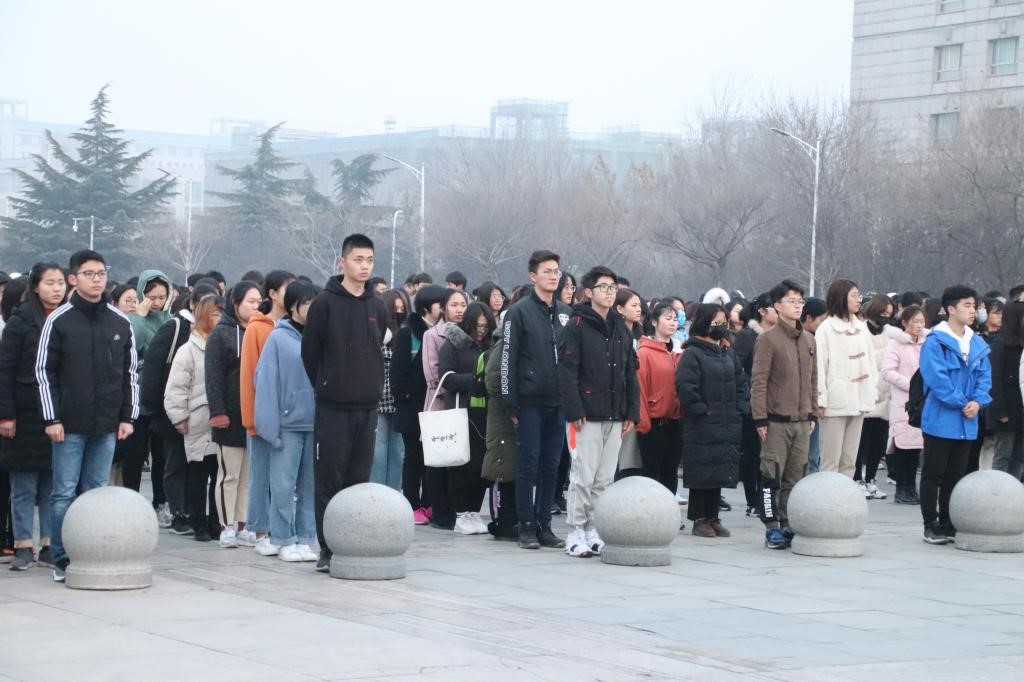 National Flag Raising Ceremony Held in the New Semester-河南大学哲学与公共管理学院